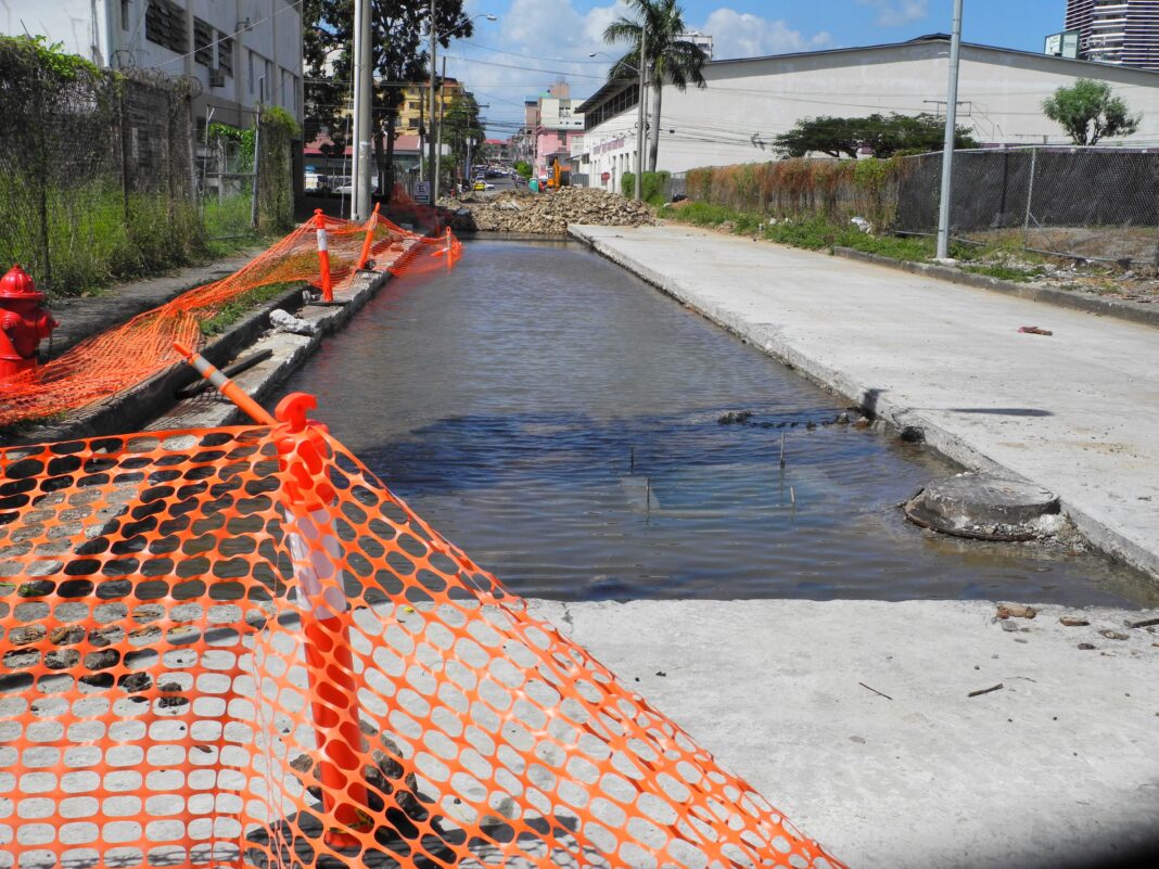 Rotura de calles y daños en drenajes causan caos en Ciudad de Panamá ...